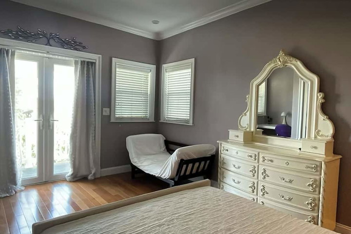 Blessings: 5-bedroom Townhome In Awesome Nassau With Wifi, Ac, Fitness Equipment - Nassau