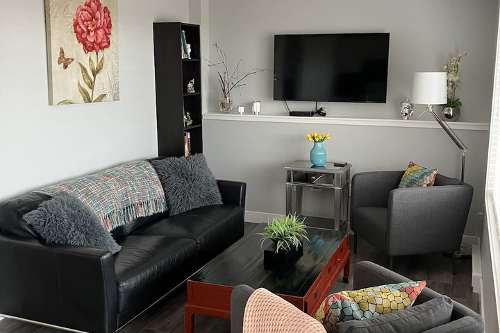 Beautiful , Clean 2 Bedroom Suite. Mountain View , Amazing Sunsets . - Penticton