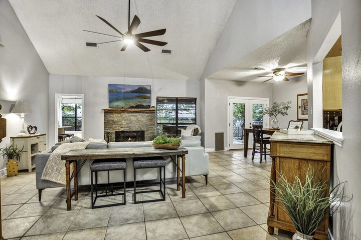 Triple C Retreat + Pool & Spa - Temple, TX