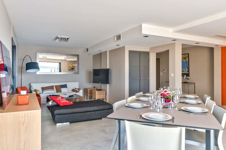 Villa Very Central.. With Panoramic Sea Views ! Heated Pool, Parking. - Sainte-Maxime