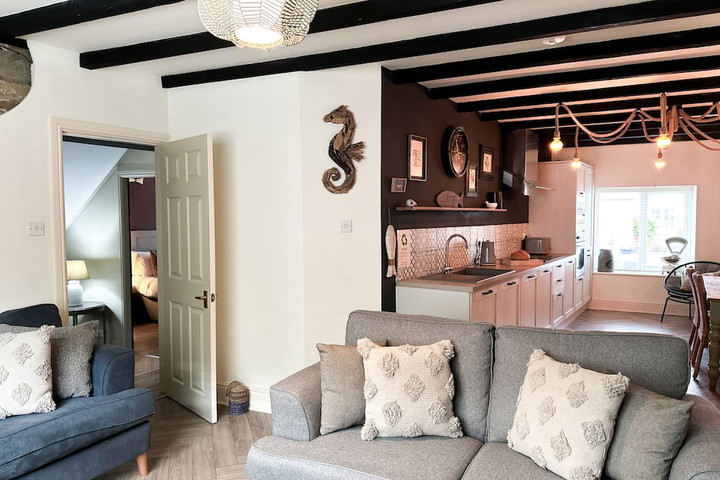 Harbour Way - Seahouses  - Sleeps 8 Guests  In 4 Bedrooms - Bamburgh