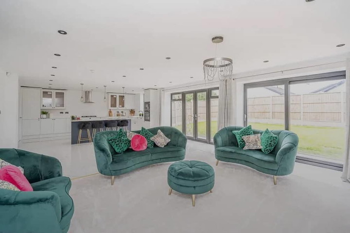Glams Luxury Home - Shropshire