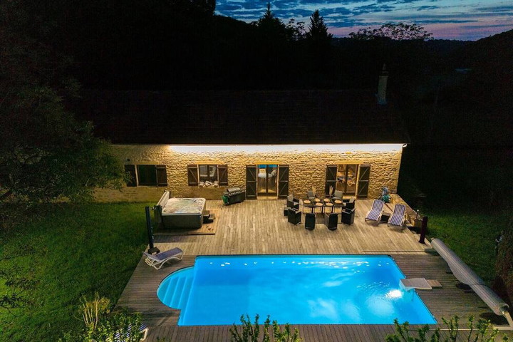 Piscine Chauffée Et Jacuzzi - 4 Adultes 4 Enfants - Montignac