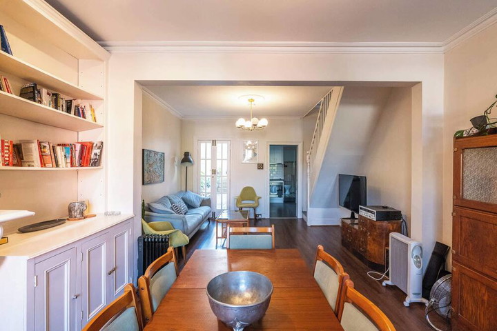 Sunny & Vibrant Home In Prime Newtown Location - Strathfield
