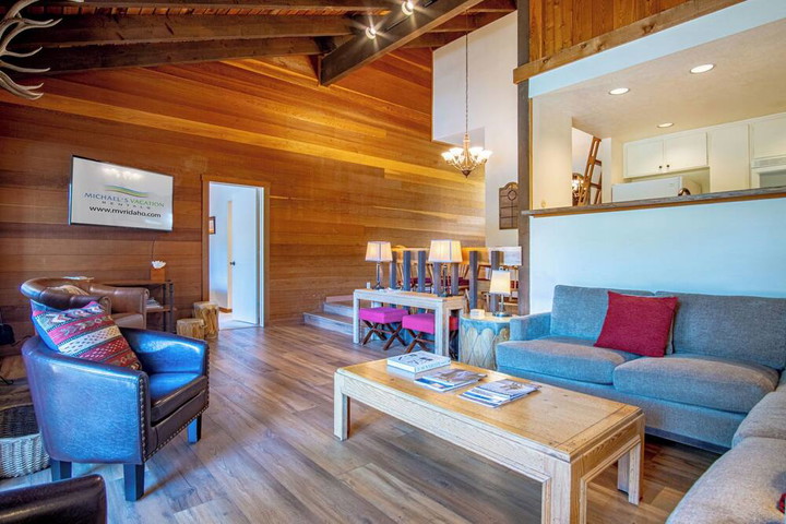 Snow Creek 1541 - Ski-in/ski-out + Pool & Hot Tub - Ketchum, ID