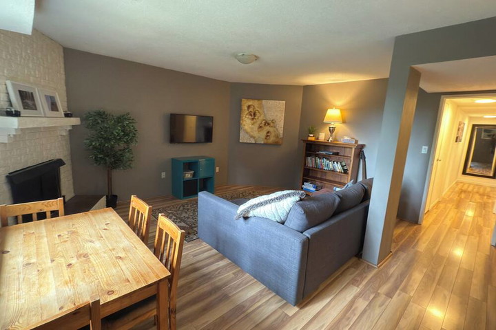 Excellent Location - Minutes To The Mountain - North Vancouver