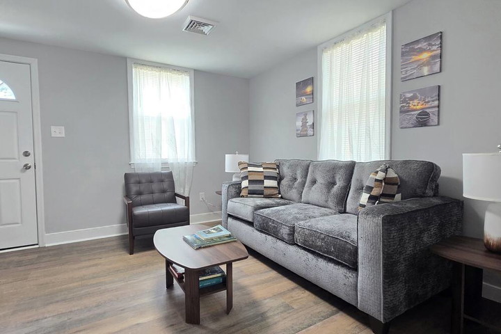 Cozy 2-bedroom Cottage With Ac In Charming Hampton - Chesapeake Bay