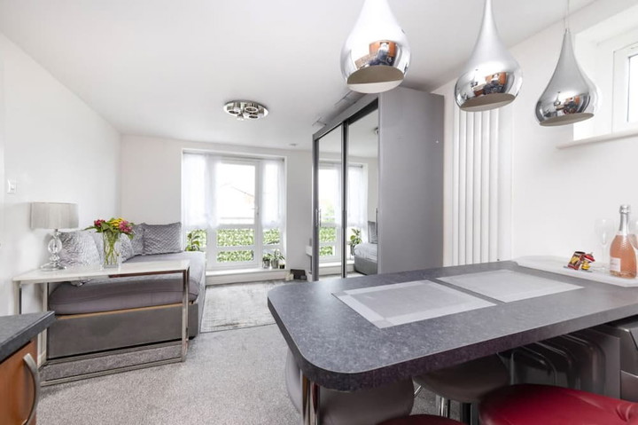 Elegant Flat With Balcony - Edinburgh