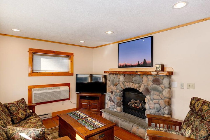 Cozy 2br Cabin With Full Kitchen, Outdoor Bbqs, Campfire Pits, And More! - Lake Placid, NY