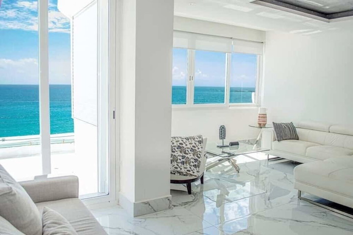 Luxury Ocean Front Apartment, Gym, Spa, Pool, Jacuzzi, Beach - Cancún