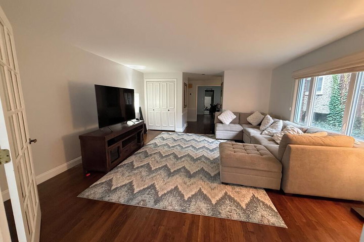 Prime Pittsburgh Location  3br Home With Gym, Work Space & Outdoor Patio - モンロービル, PA