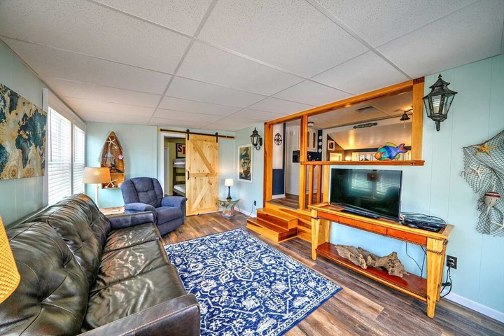 337 Lagoon Lane - 2 Bedroom With Beach Chair Service & 2 Golf Carts! - Panama City, FL
