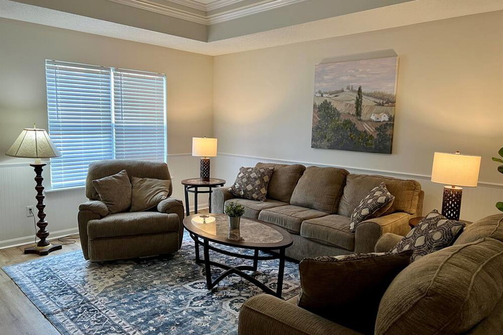 Cozy & Affordable Retreat W/porch Overlooking Pond - Valdosta, GA