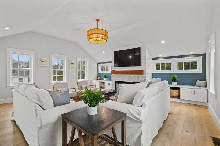 Tonset Manor: 232-o  East Orleans Vacation Estate Includes Guest House, Heated Pool, Hot Tub - Eastham, MA