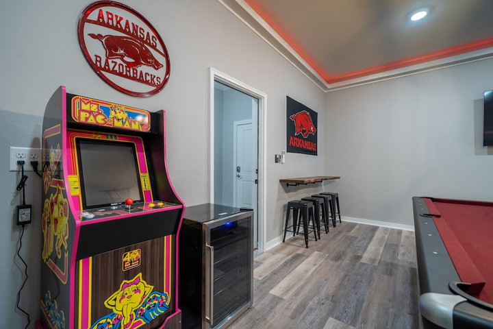 Lakefront With Game Room & Kayaks! Sleeps 12! - Hot Springs, AR