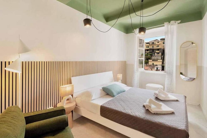 Give Yourself To A Few Days Of Relaxation In Riomaggiore, Choose The Alga Room, Located In A Very Convenient Position For Visiting All The Cinque Terre,.it Is Just A Few Minutes From Riomaggiore Central Station. The Room Consists Of A Double Bed, A Bedsi - Riomaggiore