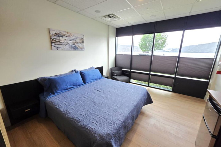 Modern Deluxe Loft | Central, Quiet & Spacious - Peachland