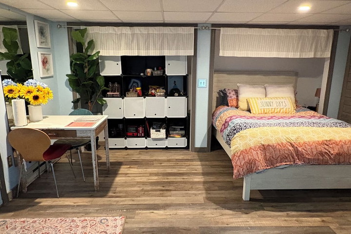 Cozy 1-bedroom Bed & Breakfast With Fireplace And Ac, Located In Portsmouth, Ri - Fall River, MA
