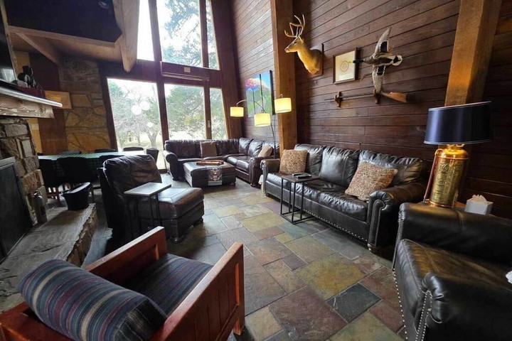 Stay For 2, Hot Tub, Billiards, Fireplace, Huge - Medicine Park, OK