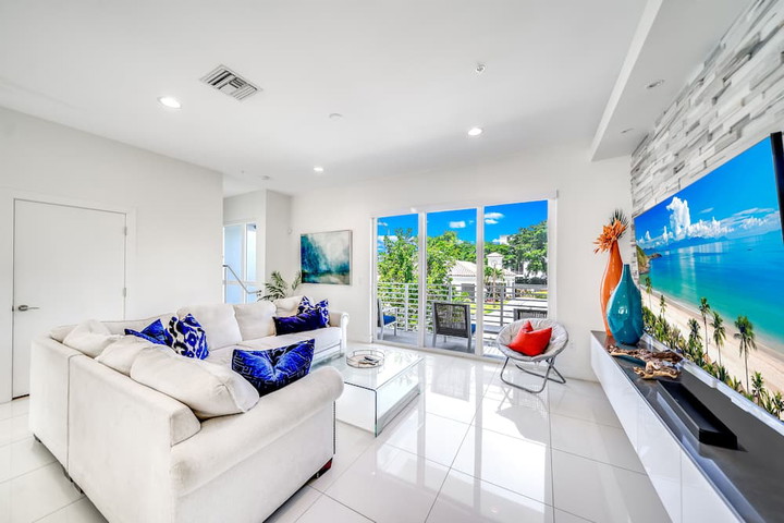 Pool+hot Tub+sauna+gym! 1 Minute Walk To Beach! - Tamarac