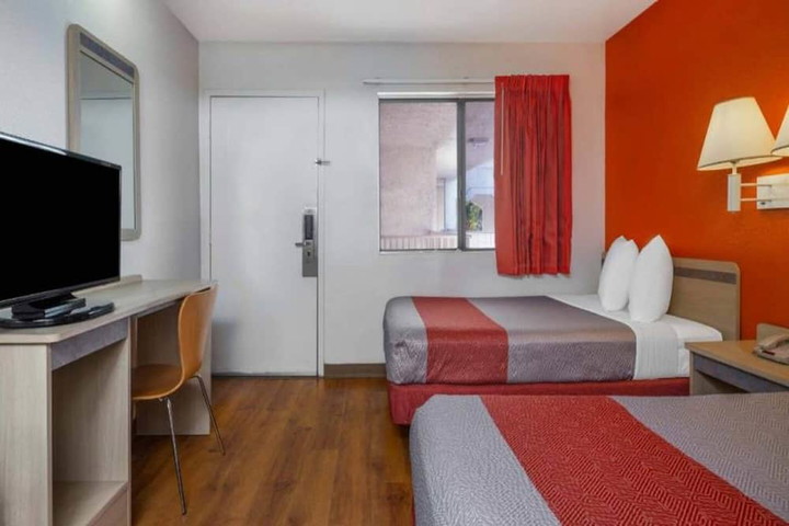 2 Full Beds | Motel 6 Oceanside, Ca - オーシャンサイド, CA