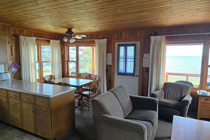 Lake Superior Log Cabin - Wave Watching Delight! - Lutsen, MN