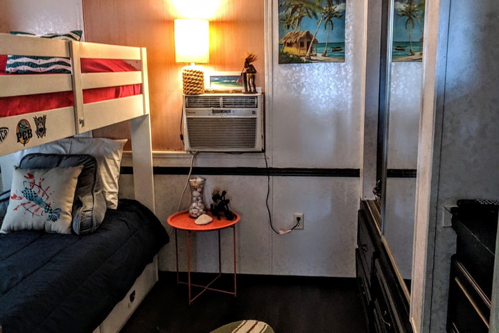 Enjoy Your Vacation Stay At Emerald Pointe Resort In Our Nostalgic Bungalow! - Panama City, FL