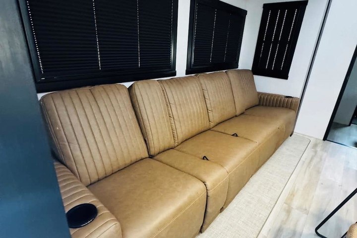 2-bedroom Recreational Vehicle In Lovely Exeter With Ac - Californie