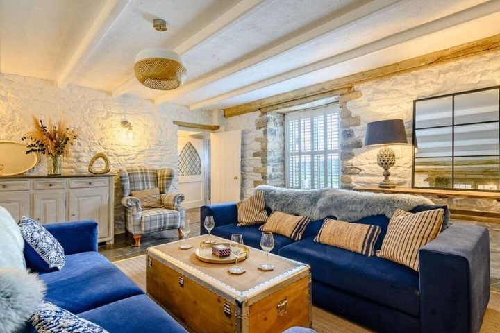8 Bed In Bridgend (Oc-86493) - Bridgend