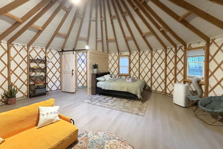 Peaceful Off-grid Yurt Farm Stay With Modern Comforts - Optional Farm Breakfast - Elgin, SC