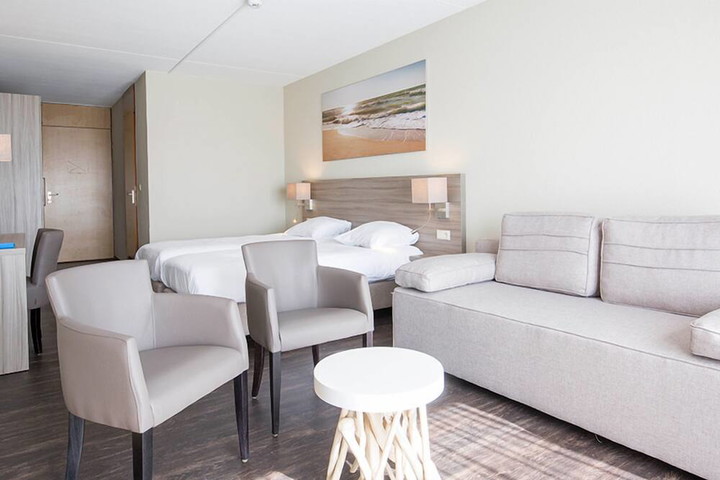 Lazy Beach Days W/ Relaxing Pool, Coastline & Ooghduyne Golf | 2 Units - Callantsoog