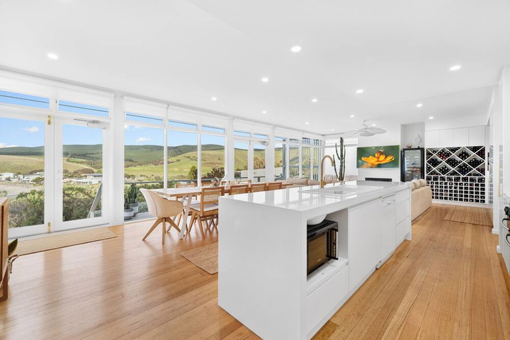 Elevated Coastal Retreat With Dynamic Sea And Hills Views - Aldinga