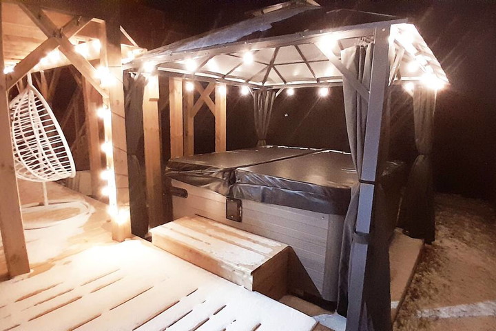 Cedar-view Apartment With Hot Tub (3 Bedrooms) - Orillia