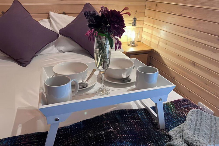 Lakeside Pods - Pets Welcome, Pet Friendly In Greenfield - Cheshire