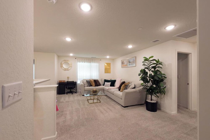 Beautiful, Spacious 5 Bedrooms For Large Group - Clovis, CA