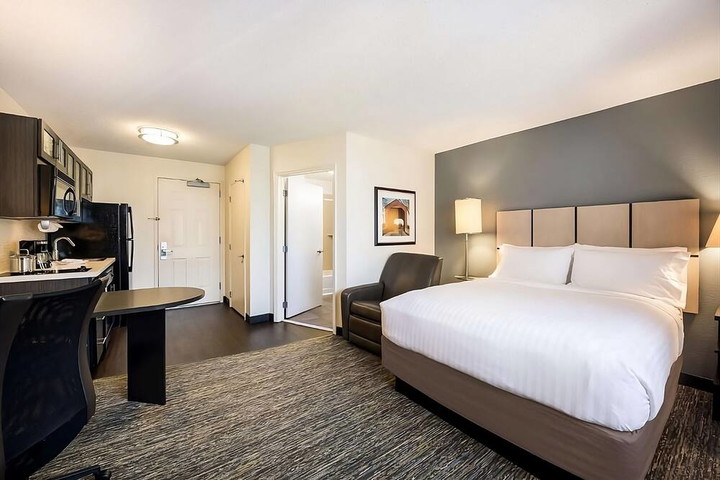 Family Adventure Retreat | 4 Suites | Onsite Parking | 1.2 Miles To Six Flags - Grand Prairie, TX