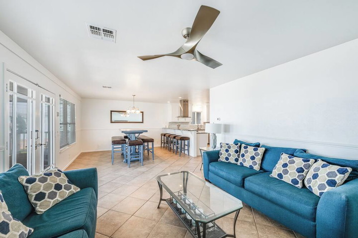Pet Friendly! Two Houses Connected By Covered Breezeway With A Large Private Poo - Port Aransas, TX