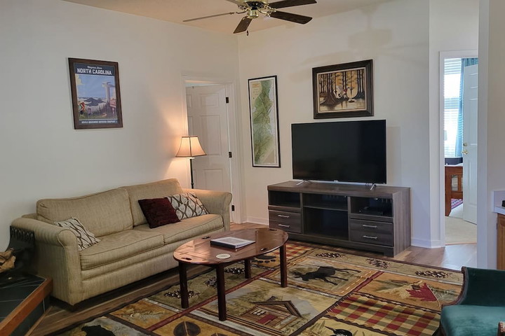 Top Of Mountain 2 Br Condo Close To Hiking Trails And Scenic Overlooks! - Waynesboro, VA