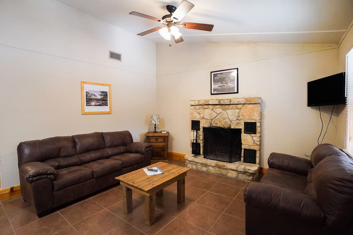 Frio Country Resort - Within Walking Distance To The Frio River! - Concan, TX