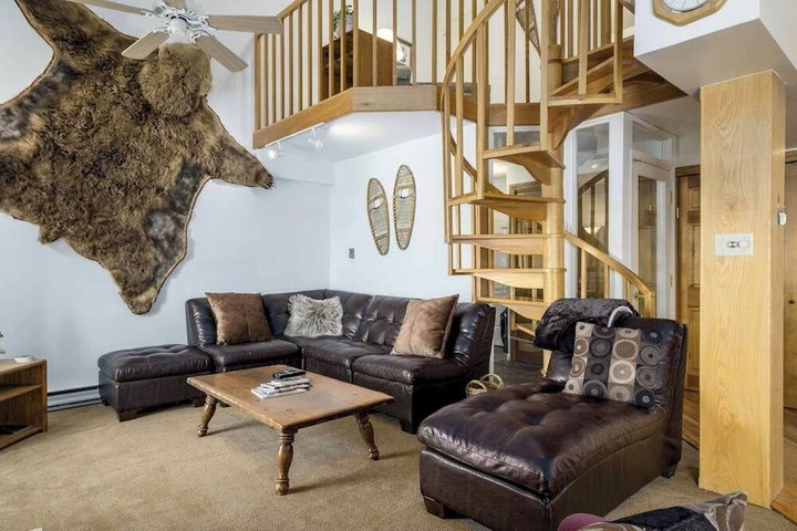 Yampa View 305 Loft Condo With Flattop Mountain Views, Shared Hot Tubs, Gas Fireplace, & Gym - Steamboat Springs
