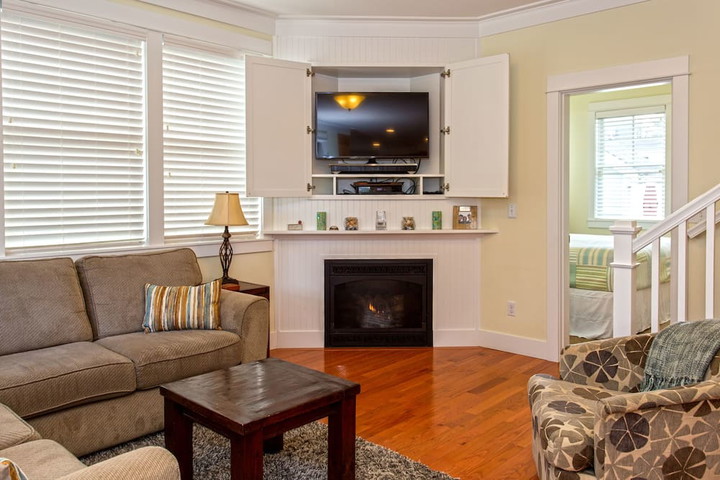 Seabrook Compass Rose | Hot Tub, Fire Pit, 3br | Sleeps 8, Workspace - Moclips, WA