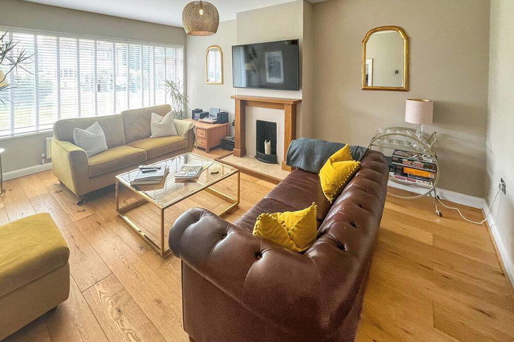 2 Bedroom Accommodation In Canterbury - Kent