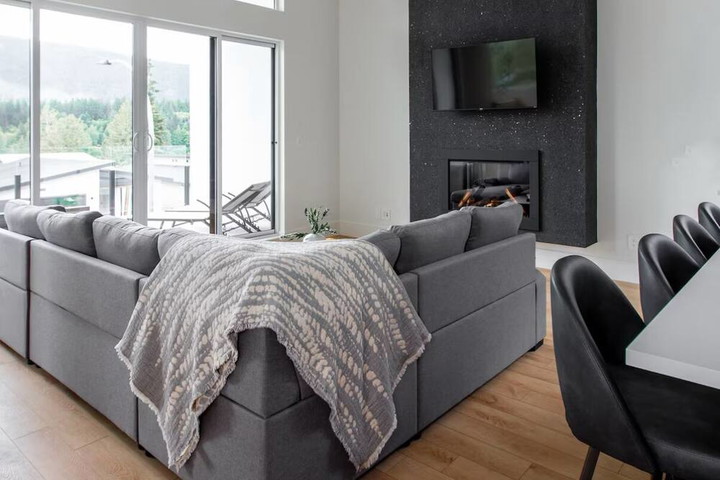 Lakeside Living New 4 Bedroom Retreat - Lake Cowichan