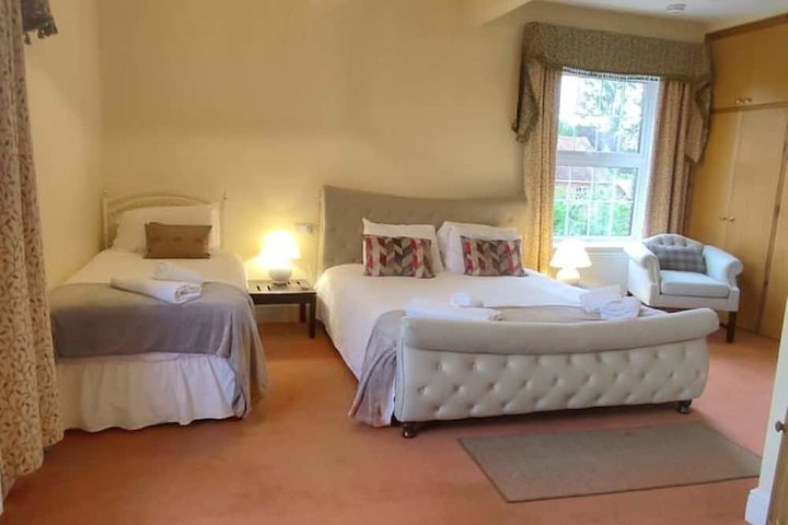 The Cheesehouse  Seven Ensuite Bedrooms - Salisbury