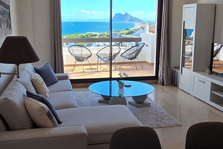 Fantastic Sea & Gibraltar View Apartment, 4 Pools - Castellar de la Frontera