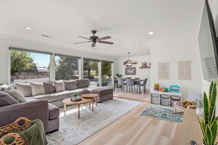 Fresno House - Pool + Arcade Games , Family Friendly! - Fresno, CA