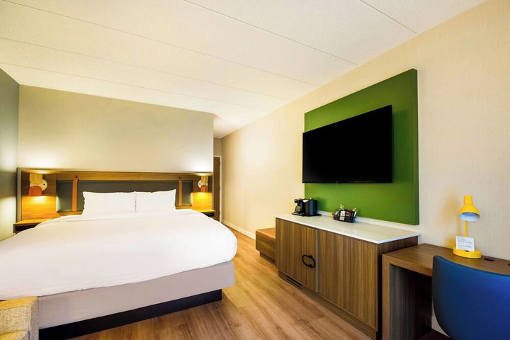 Convenient Stay, Superb Location! Short Drive To Philadelphia Zoo! Pets Allowed! - Chester, PA