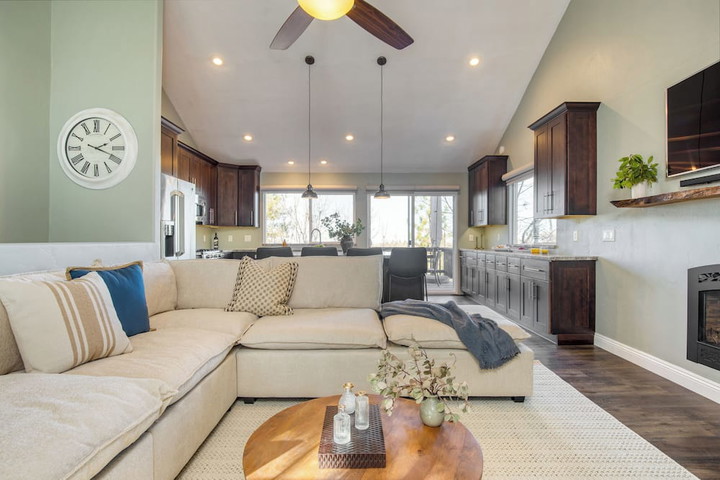 2 Decks, Views, Firepit | Cozy Modern & Relaxing Home | Blue Spruce By Avantstay - San Bernardino, CA