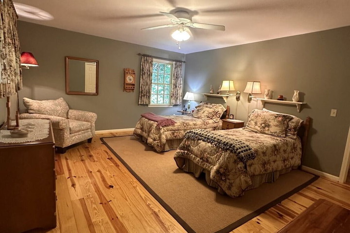 Apple Lodge- 2 Bedroom/ 3 Bath Cottage- Also Listed For Sale - Highlands, NC