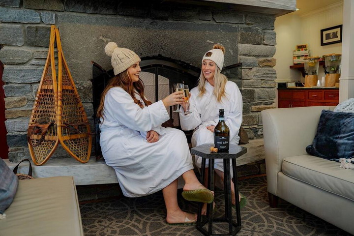 Equinox Getaway | Queen Guest Room W/ Sauna & Spa - Manchester, VT